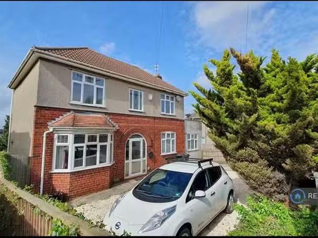 4 bedroom detached house for rent in West Town Lane, Bristol.