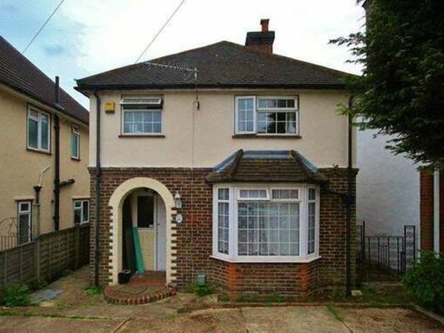 4 bedroom detached house for rent in Weston Road Guildford Surrey GU2