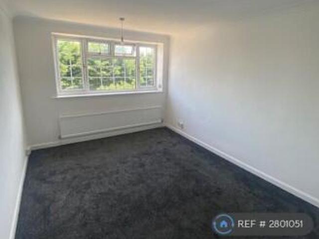 4 bedroom detached house for rent in Whinmoor Court, Leeds, LS14