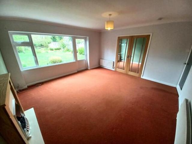 4 bedroom detached house for rent in Whinmoor Crescent, Leeds, West Yorkshire, LS14