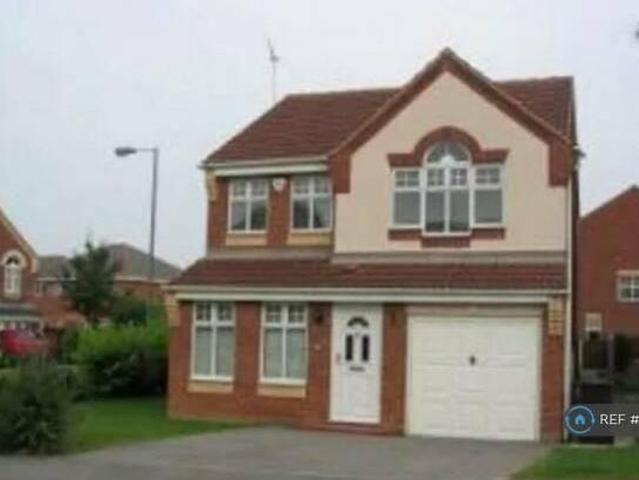 4 bedroom detached house for rent in Whisperwood Drive Doncaster DN4