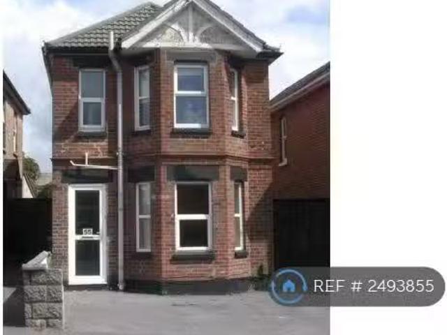 4 bedroom detached house for rent in Withermoor Road, Bournemo.