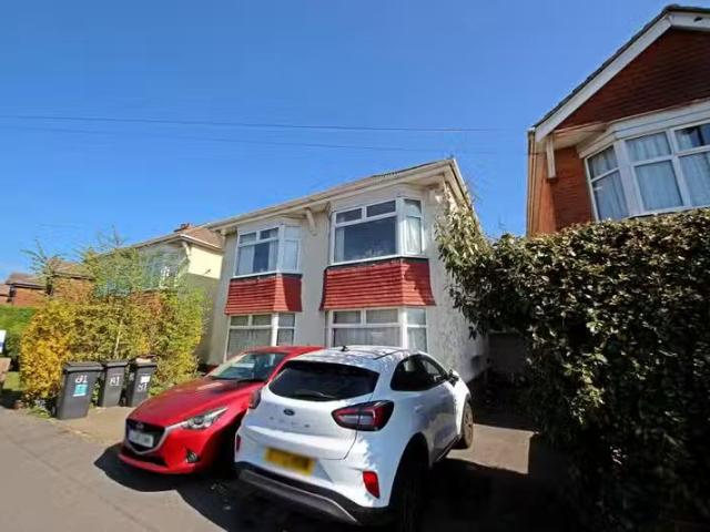 4 bedroom detached house for rent in Withermoor Road, Winton.