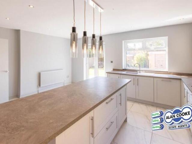 4 bedroom detached house for rent in Wigton Lane, Alwoodley, LS17