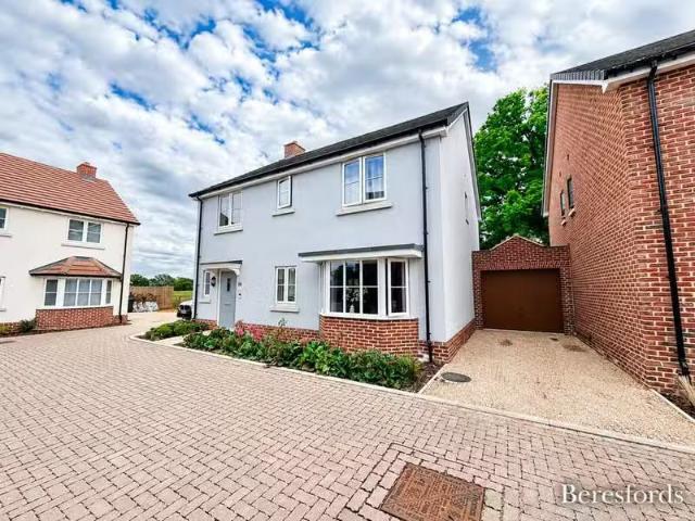 4 bedroom detached house for rent in Wildflower Meadow, Black.