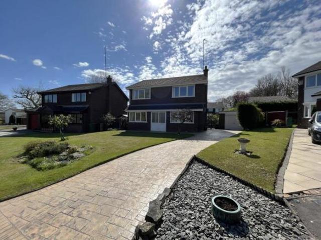 4 bedroom detached house for rent in Willow Hey, Bromley Cross, Bolton, BL7