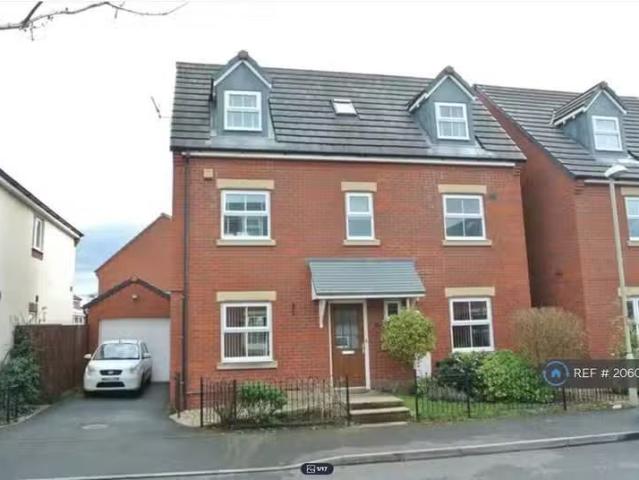 4 bedroom detached house for rent in Windfall Way, Gloucester.