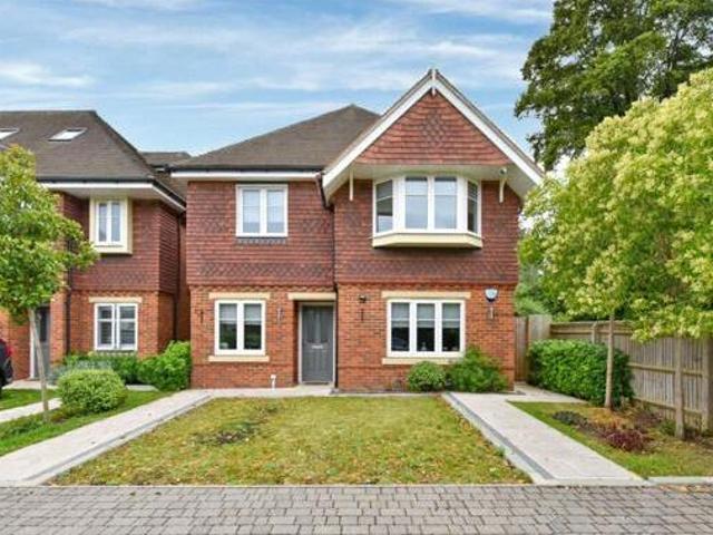 4 Bedroom Detached House For Rent In Windsor, Berkshire