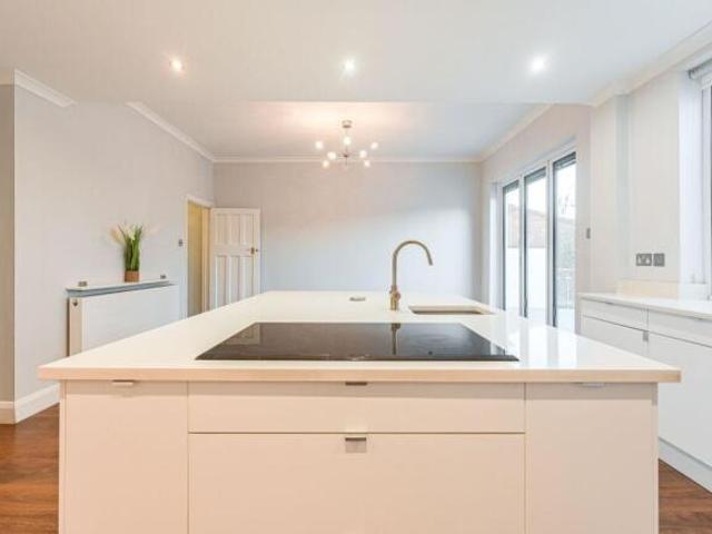 4 bedroom detached house for rent in Winn Road, Lee, London, SE12