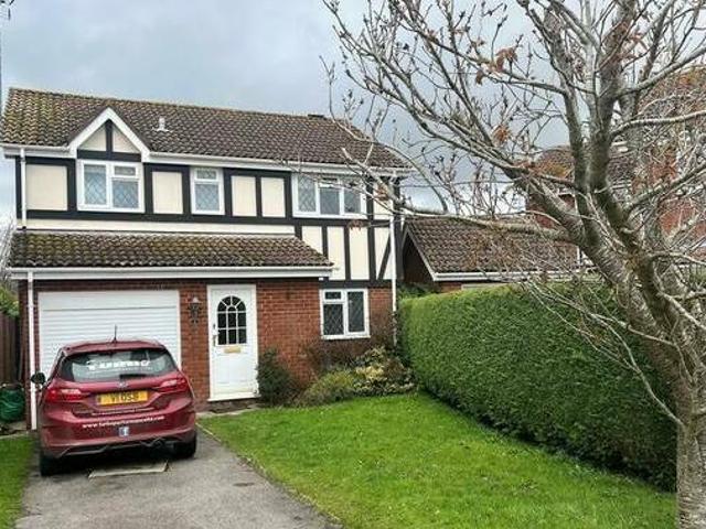4 bedroom detached house for rent in Wren Close Ringwood BH24
