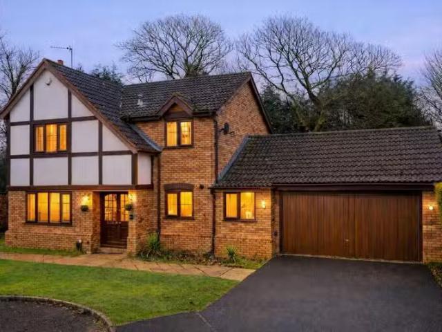 4 bedroom detached house for rent in Wykeham Mews, Bolton, Gre.