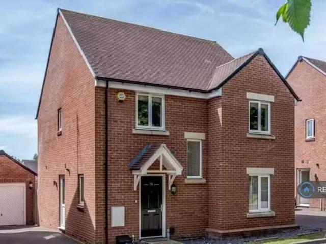 4 bedroom detached house for rent in The Bramblings, Amersham.