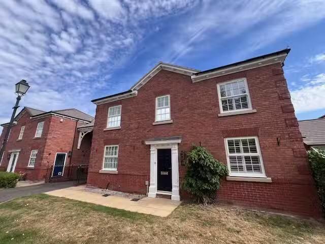 4 bedroom detached house for rent in The Courtyard, Northwich.