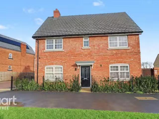 4 bedroom detached house for rent in The Gallops, Braintree, CM7