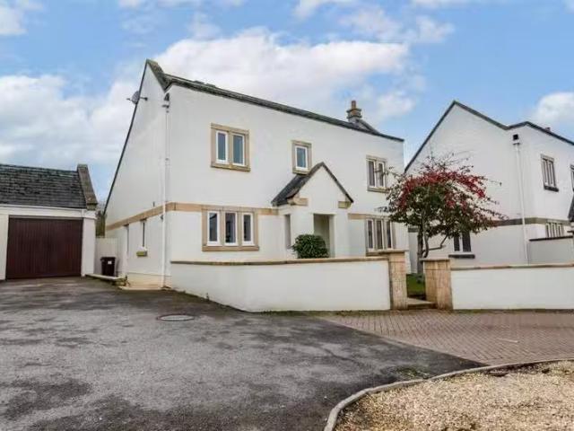 4 bedroom detached house for rent in The Grove, Hallatrow, Bri.