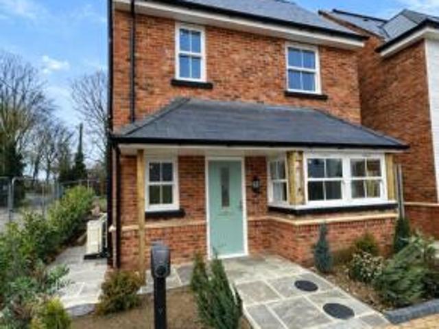 4 bedroom detached house for rent in The Street, Upper Stoke, Rochester, Kent, ME3