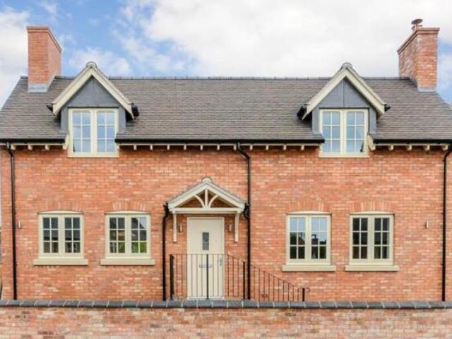 4 Bedroom Detached House For Rent In The Square, Snitterfield