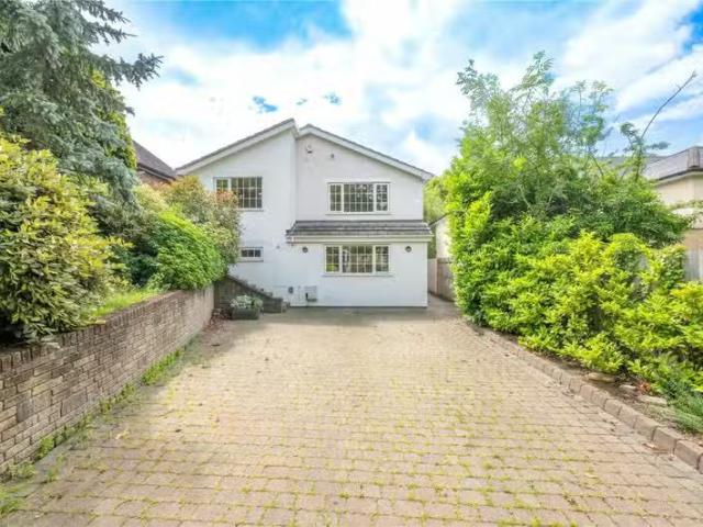 4 bedroom detached house for rent in The Uplands, Bricket Wood.