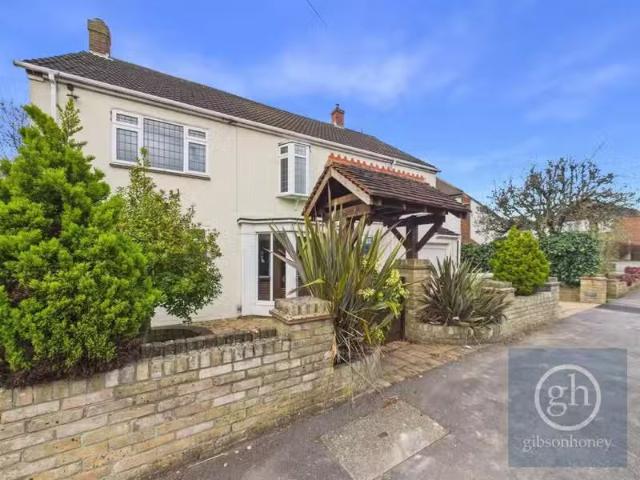 4 bedroom detached house for rent in The Uplands, Ruislip, Mid.