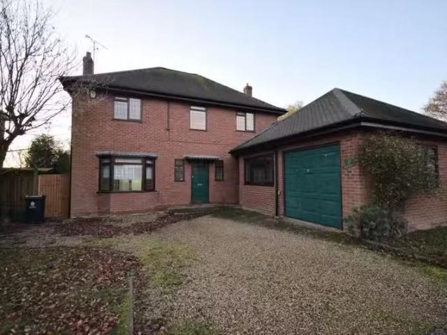 4 bedroom detached house for rent in The Willows, First Avenue.