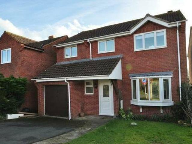 4 bedroom detached house for rent in Trefoil Close Malvern WR14