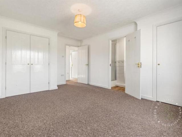 4 bedroom detached house for rent in Treseder Way, Cardiff, CF5
