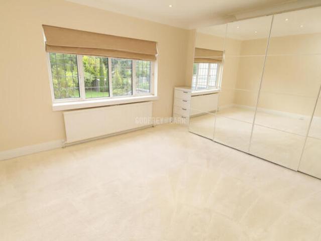 4 bedroom detached house for rent in Uphill Road, Mill Hill, NW7