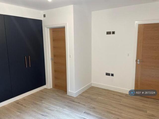 4 bedroom detached house for rent in Uplands Road, London, N8