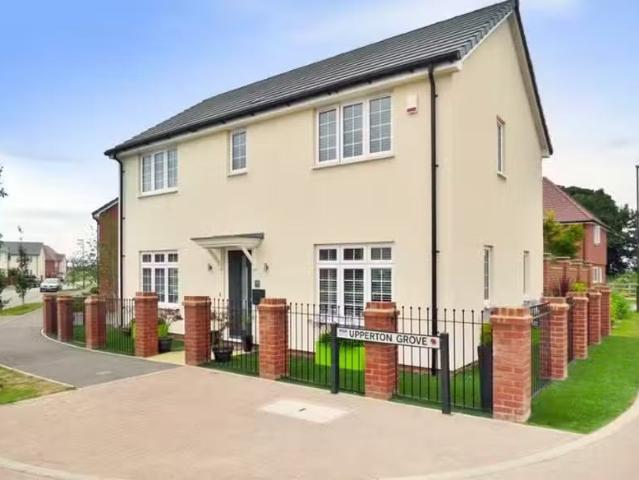 4 bedroom detached house for rent in Upperton Grove, Littleham.