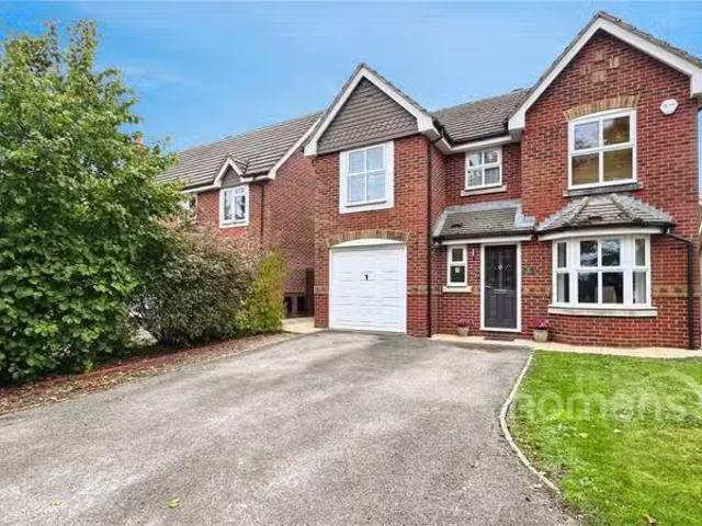 4 bedroom detached house for rent in Verge Walk, Aldershot, Ha.