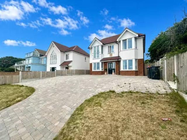4 bedroom detached house for rent in Victoria Parade, Ramsgate.