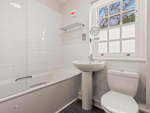 4 bedroom detached house for rent in Preston Place, London, TW10