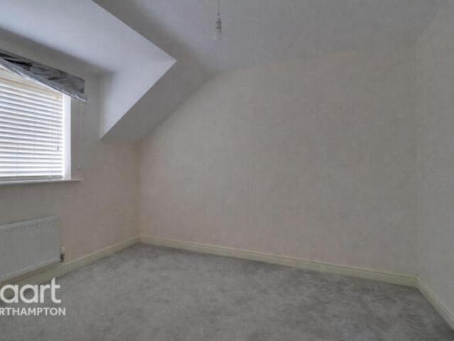 4 bedroom detached house for rent in Violet Close, NORTHAMPTON, NN4
