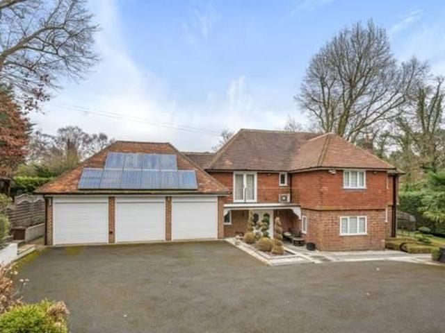 4 bedroom detached house for rent in Virginia Water GU25