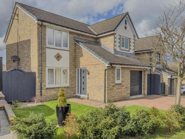 4 Bedroom Detached House For Rent In Yeadon, Leeds