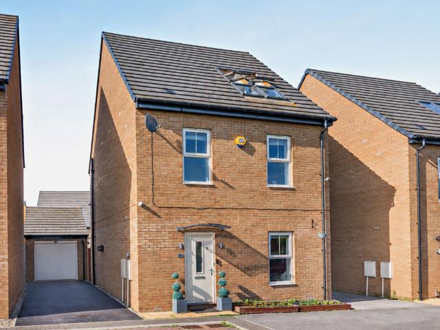 4 bedroom detached house for sale