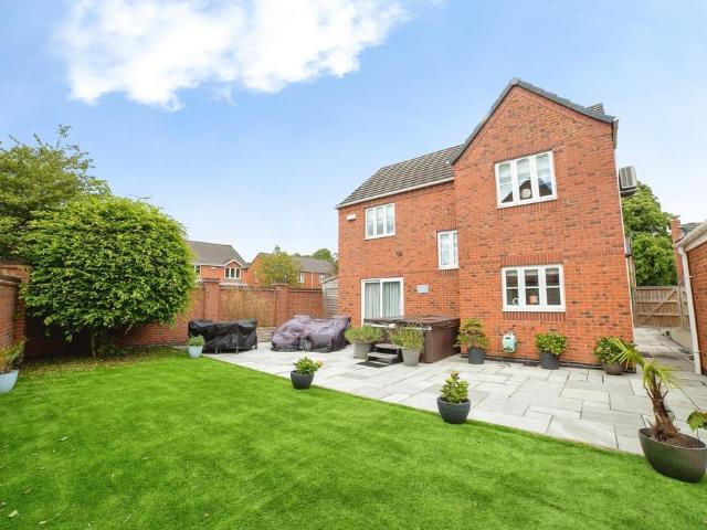 4 bedroom detached house for sale