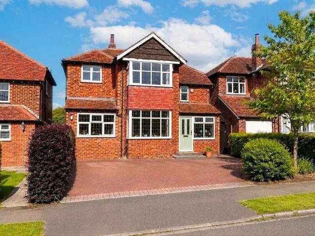 4 bedroom detached house for sale