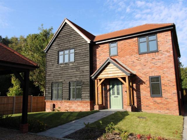 4 bedroom detached house for sale