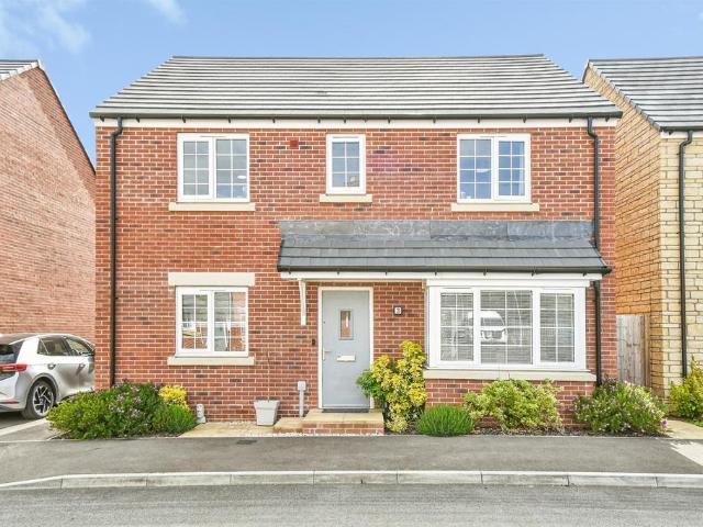 4 bedroom detached house for sale