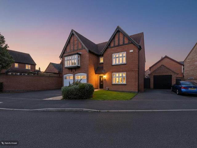 4 bedroom detached house for sale