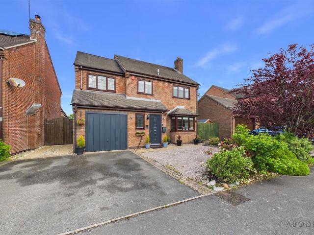 4 bedroom detached house for sale