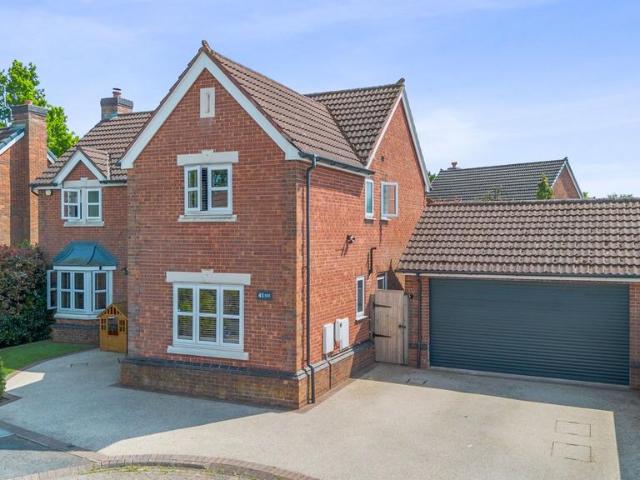 4 bedroom detached house for sale