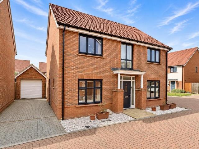 4 bedroom detached house for sale
