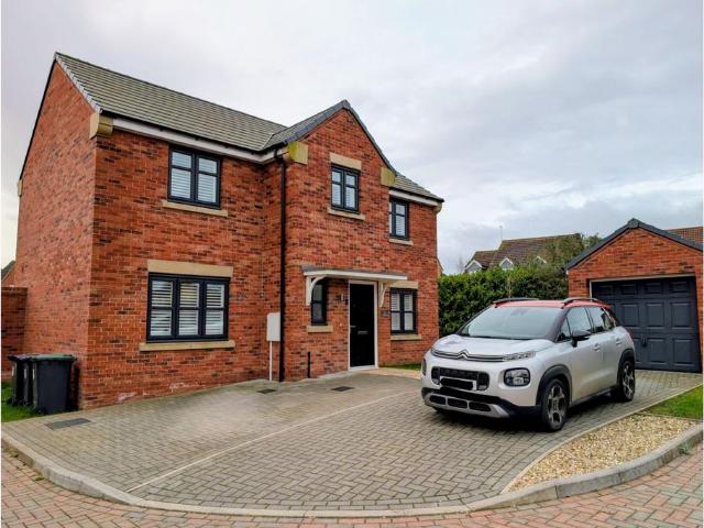 4 bedroom detached house for sale