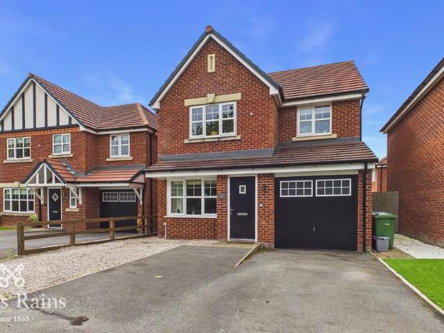 4 bedroom detached house for sale