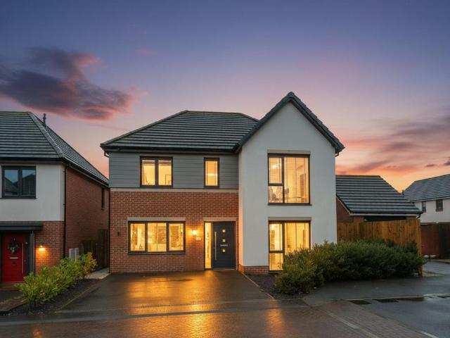 4 bedroom detached house for sale