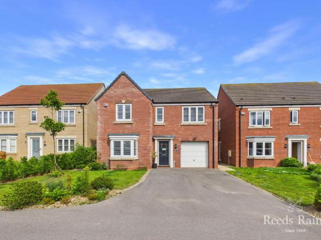4 bedroom detached house for sale