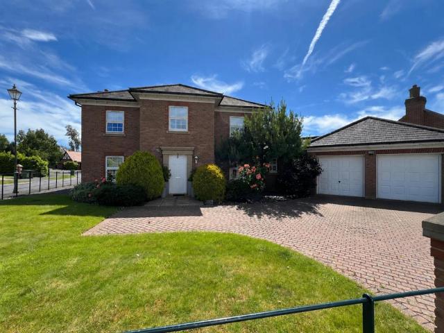 4 bedroom detached house for sale