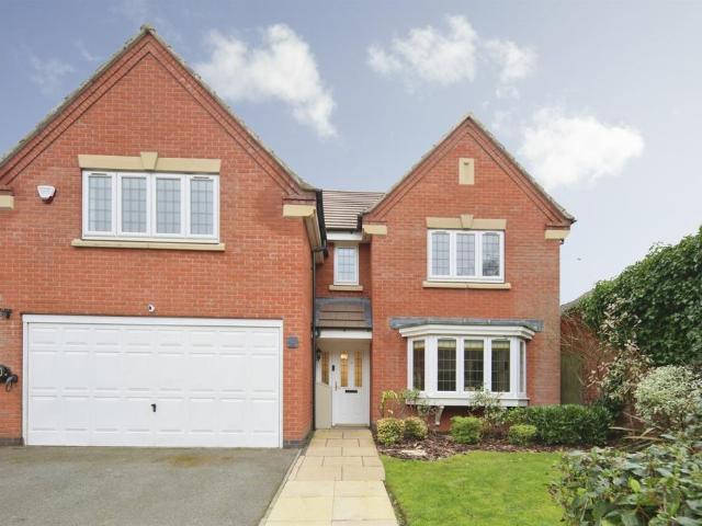 4 bedroom detached house for sale